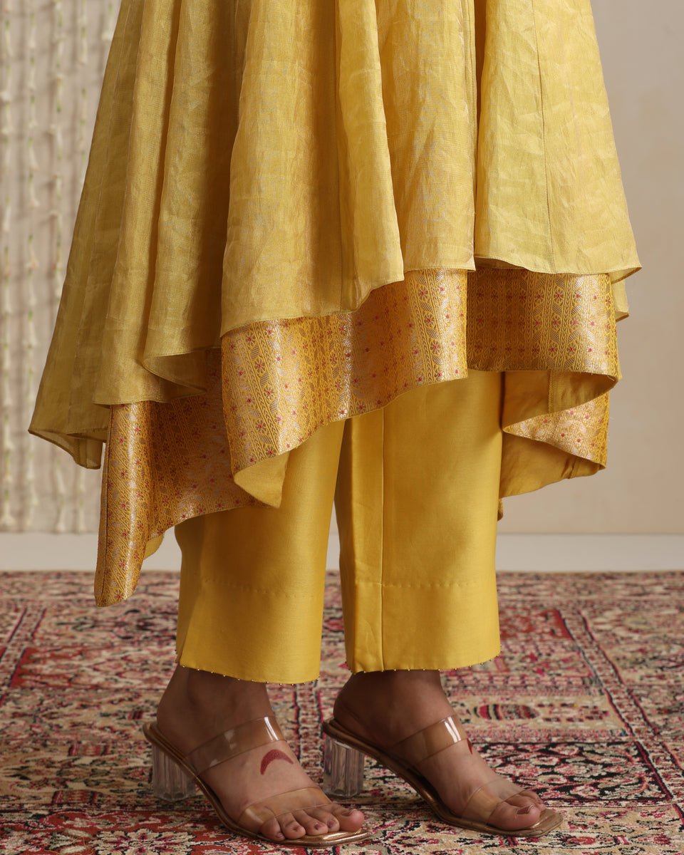 Aprajita with Chand booti dupatta – Sandook Collective